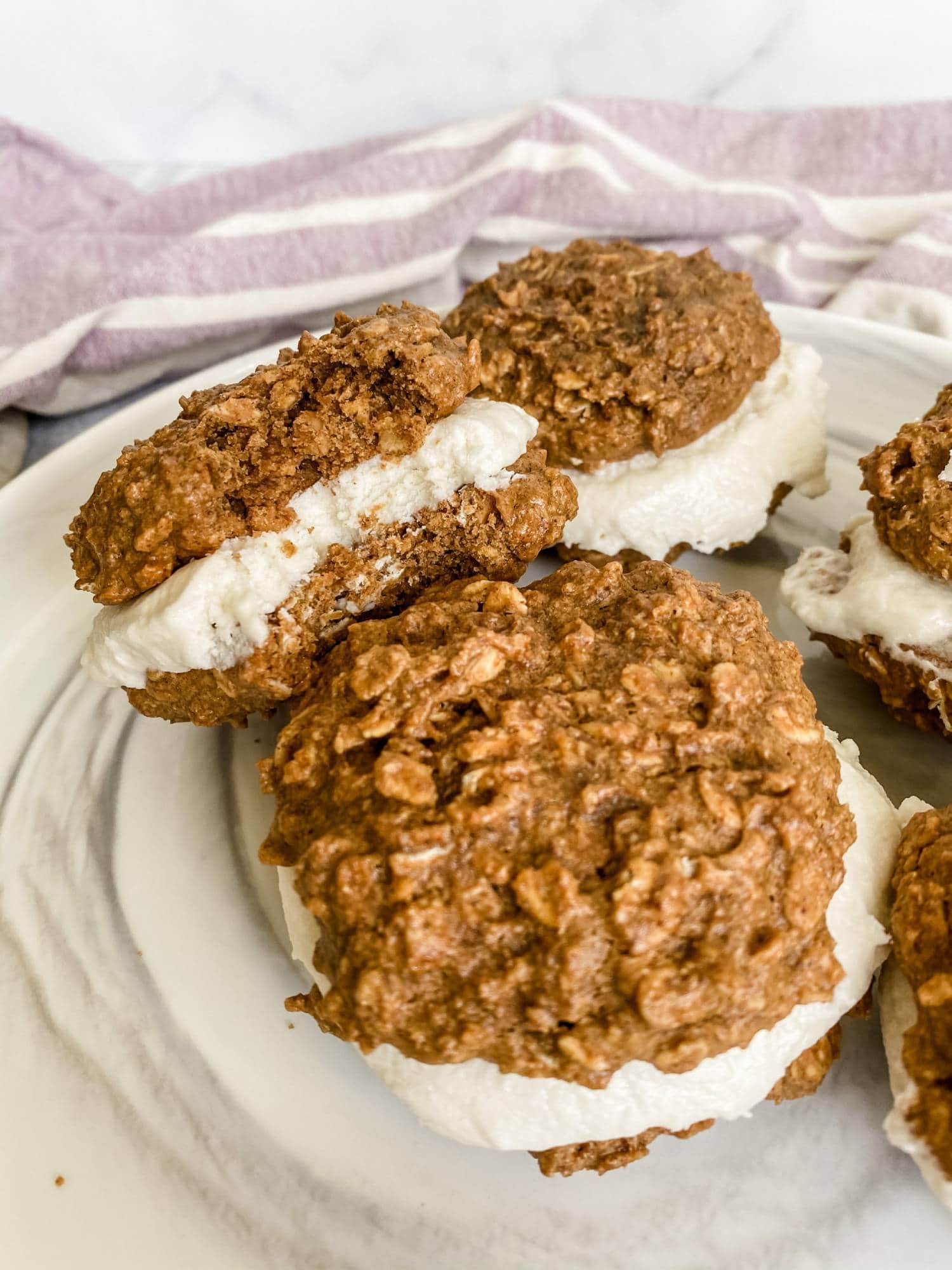 Homemade Oatmeal Cream Pies - Lovely Delites