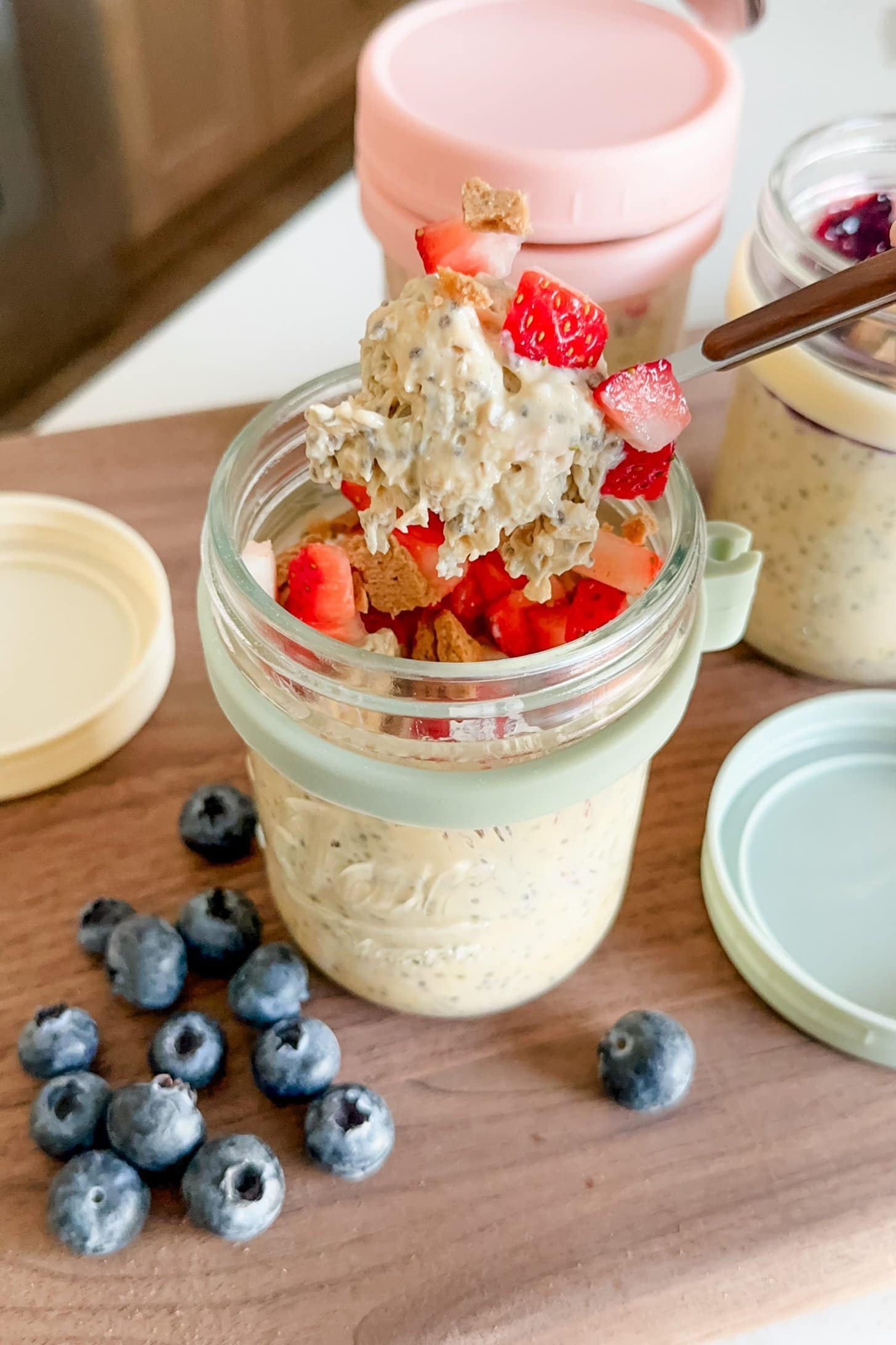Cheesecake Overnight Oats - Lovely Delites
