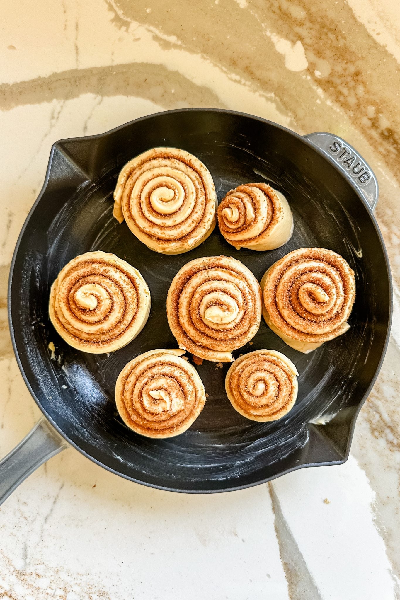 sourdough discard cinnamon rolls (no yeast) - Lovely Delites